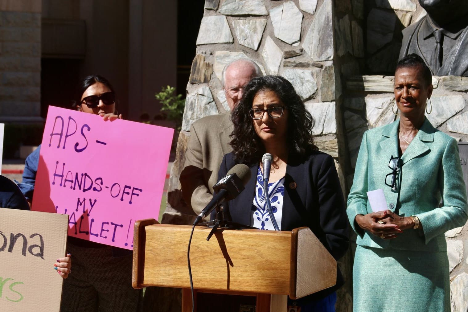 Democratic Senators held press conference to highlight the dangers of ...